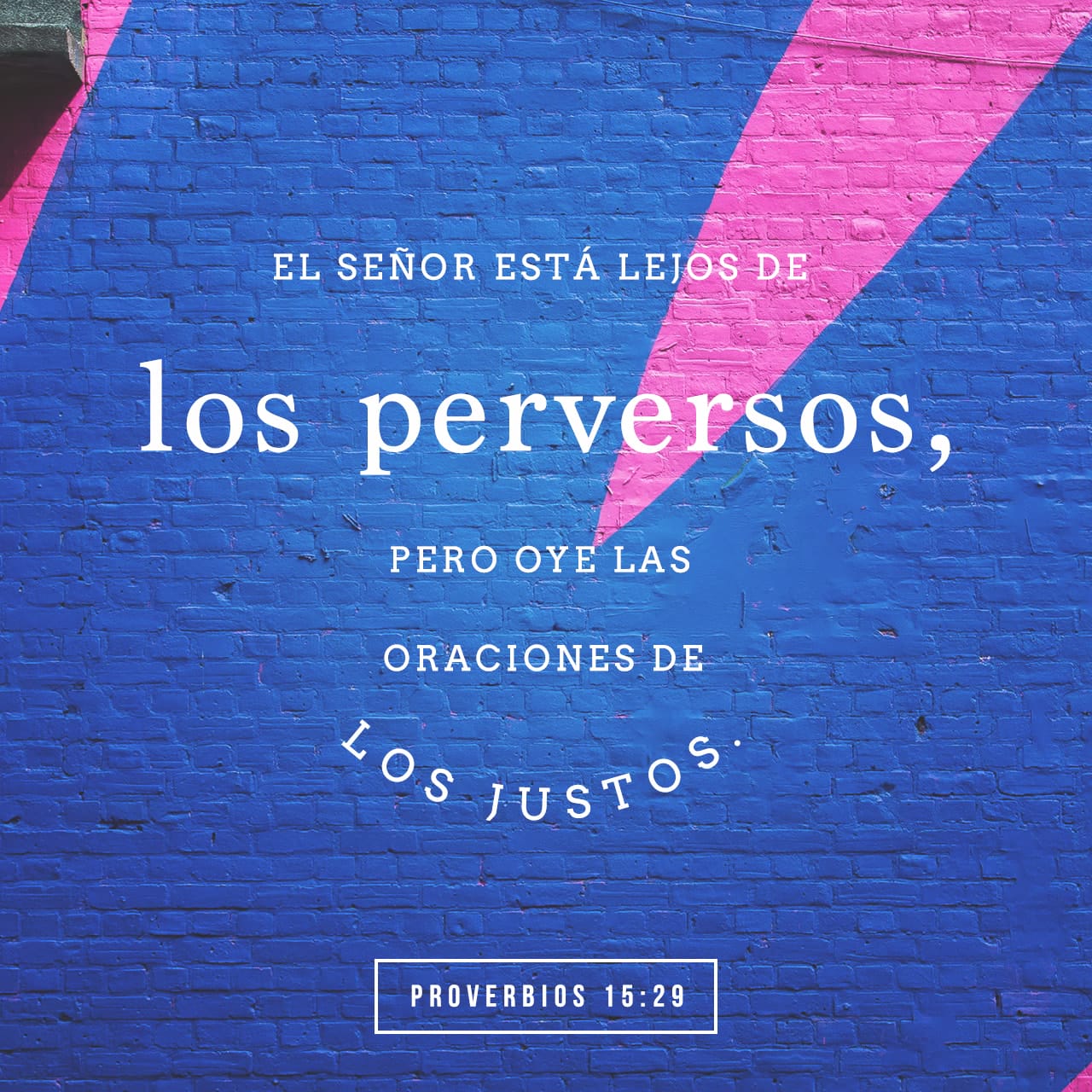 Proverbios 15:29 Jehová está lejos de los impíos; Pero él oye la ...